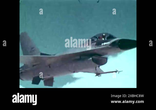 A General Dynamics F-16 Fighting Falcon supersonic fighter aircraft ...