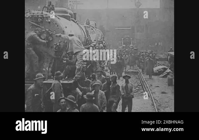 1918 - General Pershing and Secretary Baker visit a machine shop in St ...