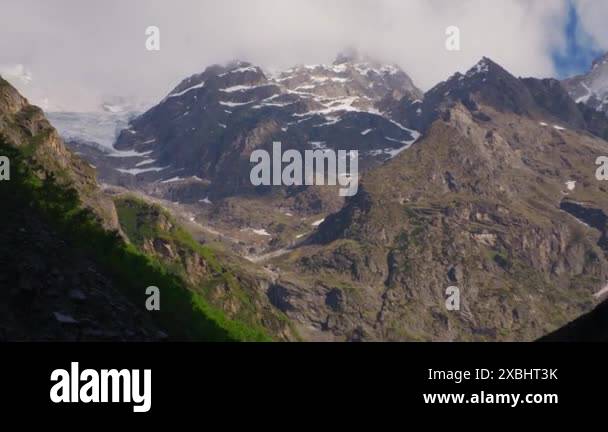 Nanda Devi peaks Himalayan mountain range in Valley of flowers National ...