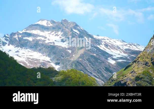 Nanda Devi peaks Himalayan mountain range in Valley of flowers National ...
