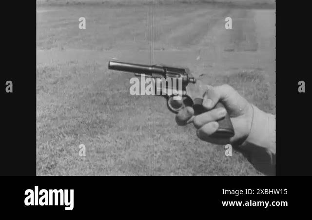1960s - A cop demonstrates the proper grip for firing a service ...