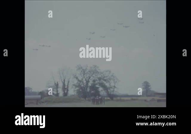 1940s - King George VI and Queen Elizabeth the Queen Mother visit ...