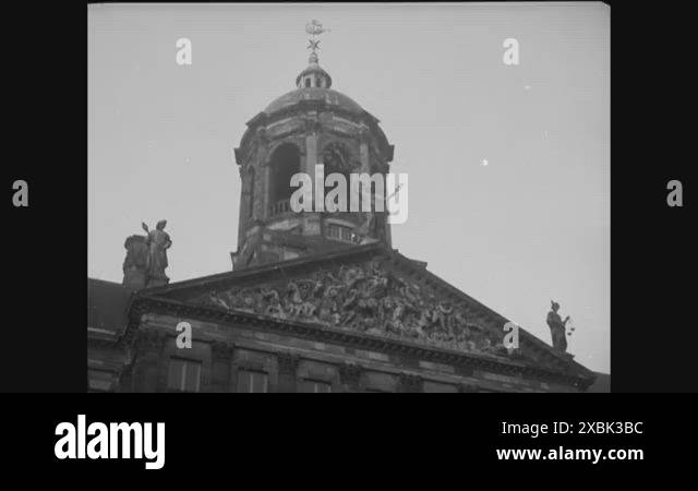 1937 - Men and women belonging to WHN, a Dutch wartime relief group ...