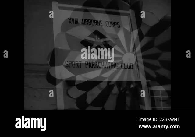 Paratroopers in the United States Army airborne corps board a warplane ...