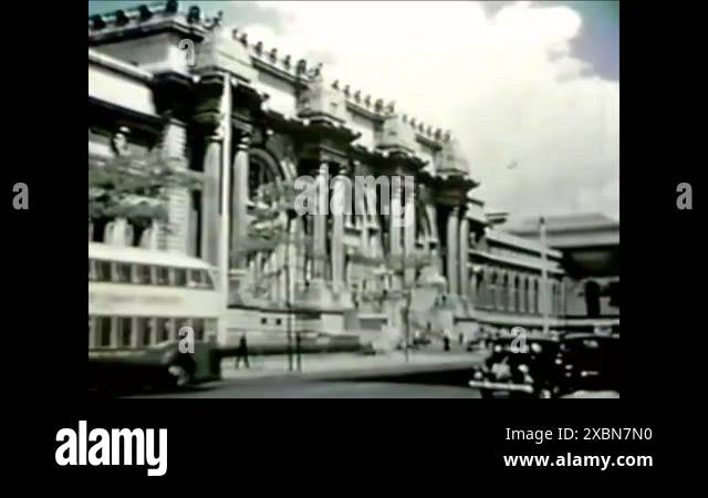 1952 - Different galleries are shown in the Metropolitan Museum of Art ...