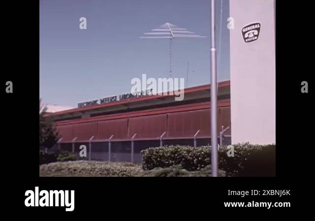 Members of the US military are educated by civilian experts at the ...