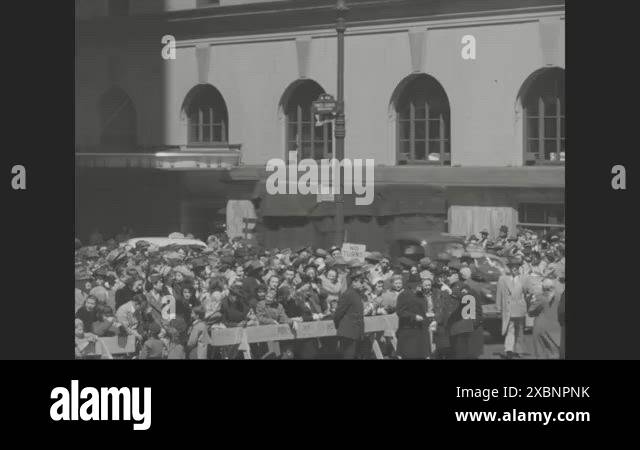 1951 - General Douglas MacArthur, Mayor Vincent Impellitteri and Grover ...