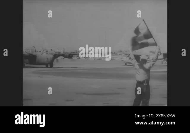 1944 - Eleanor Roosevelt and Jean MacArthur visit international ...