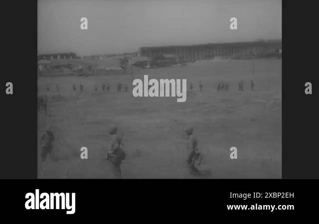 1944 - German prisoners of war are taken by Italian fighters and ...