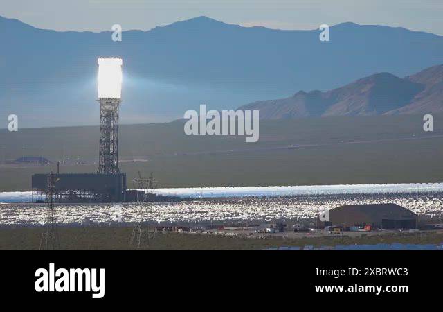 The massive Ivanpah solar power facility in the California desert ...