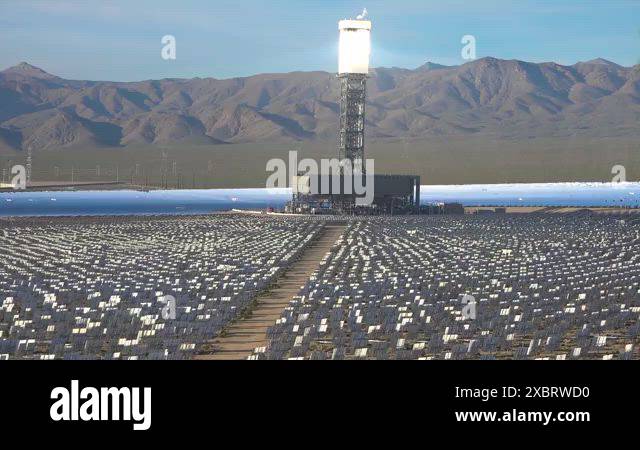 The massive Ivanpah solar power facility in the California desert ...