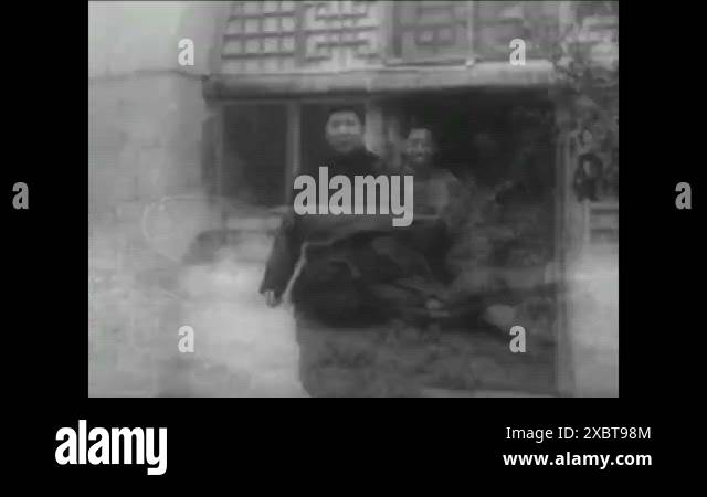 Mao Tse-tung poses with soldiers and Red Army troops train and attack ...