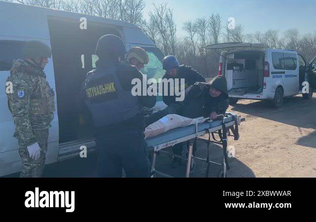 Broken leg ambulance Stock Videos & Footage - HD and 4K Video Clips - Alamy