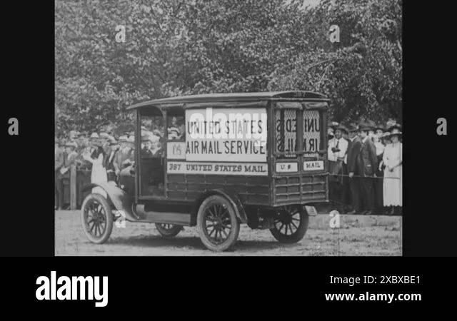 1918 - President Wilson and the First Lady bring letters to be sent ...