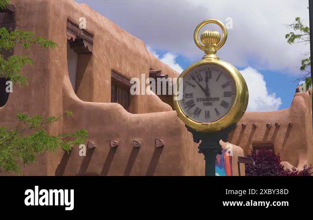 Santa fe plaza clock Stock Videos & Footage - HD and 4K Video Clips - Alamy