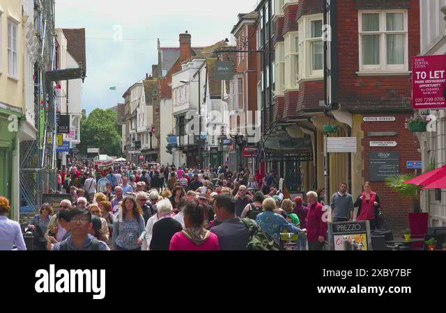 Huge crowds tourist swarm Stock Videos & Footage - HD and 4K Video ...