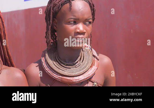 Beautiful Himba African tribal women hold their babies and pose with ...