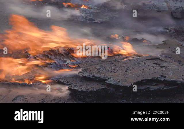 Burning structures Stock Videos & Footage - HD and 4K Video Clips - Alamy
