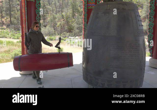 Ring gong Stock Videos & Footage - HD and 4K Video Clips - Alamy