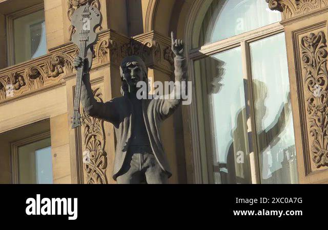 Upside down statue Stock Videos & Footage - HD and 4K Video Clips - Alamy