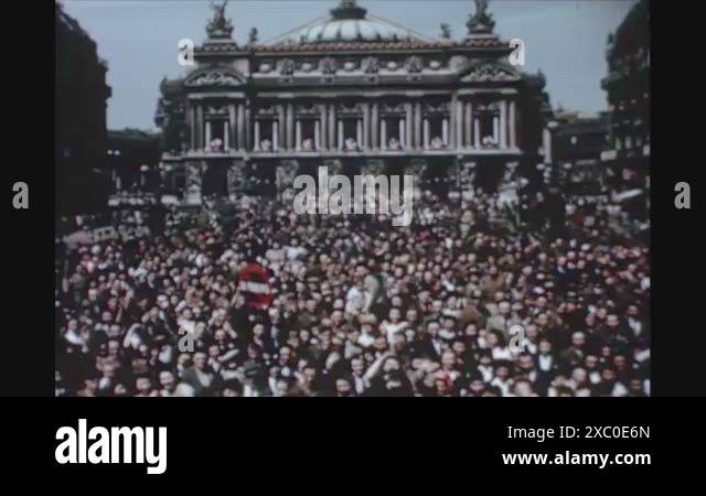 1945 - Soldiers and civilians crowd the Place de l'Opera and Palais ...