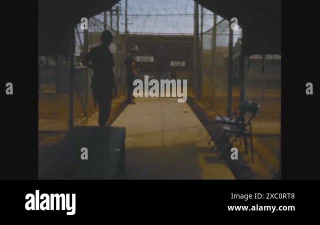 1969 - US Army MPs let Vietnamese POWs carry another wounded prisoner ...