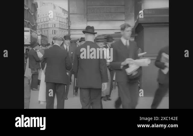 1940 - Supporters of fascist Oswald Mosley wait by transit stations in ...