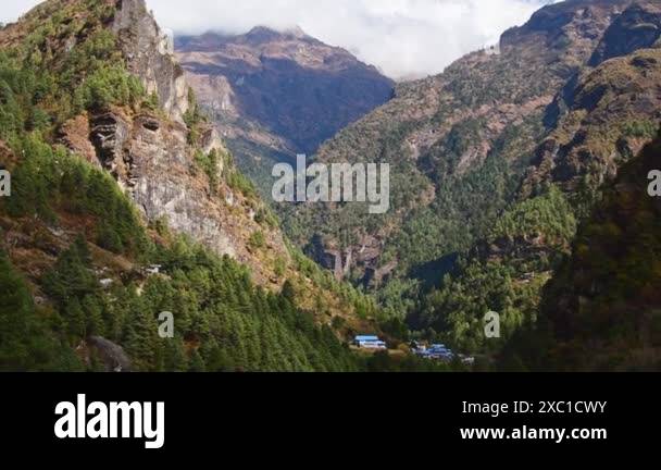 Everest base camp trekking route. Himalayan mountains flora in autumn ...