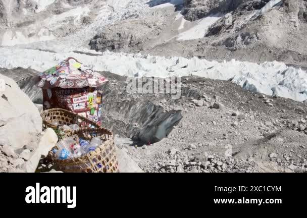 Waste baskets Stock Videos & Footage - HD and 4K Video Clips - Alamy