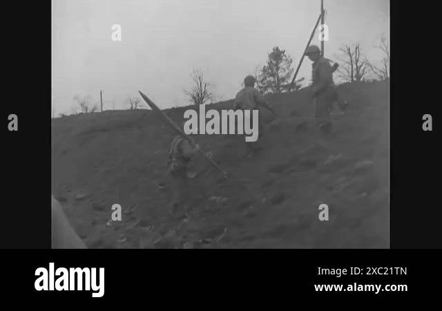 1944 - American soldiers put up their flag at Fort Joan of Arc in Metz ...