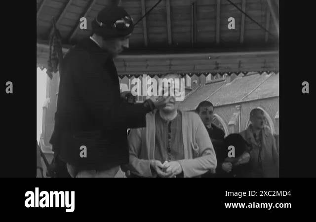 1944 - Nazi collaborationist women with shaved heads get swastikas and ...
