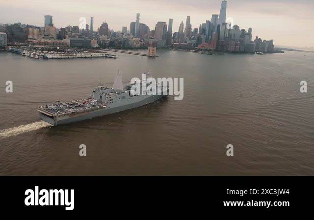 USS New York (LPD 21) sends a special message to New York City by ...