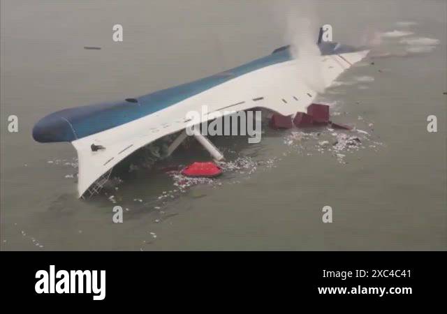 Sinking ferry Stock Videos & Footage - HD and 4K Video Clips - Alamy
