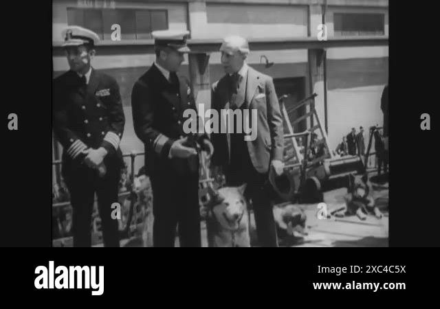 1939 - The Duke of Athlone and his wife, Princess Alice of Albany, pose ...