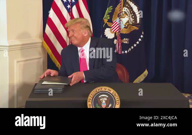President donald trump signs Stock Videos & Footage - HD and 4K Video ...