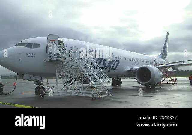 Portland, OR 1.10.2024 Officials from the NTSB inspect Alaska Airlines ...