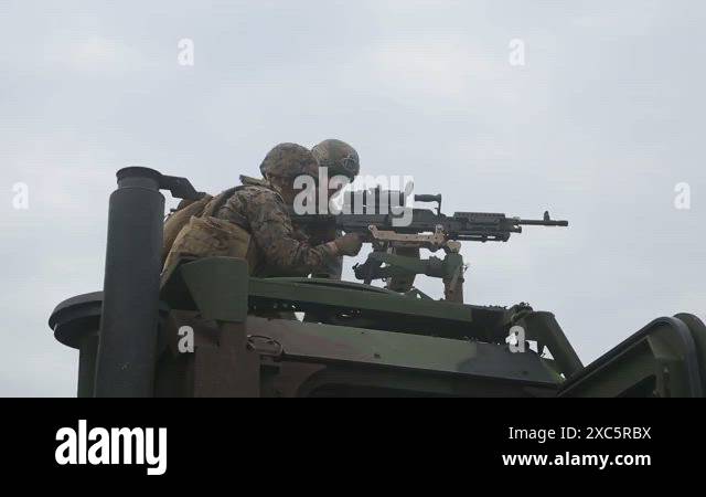 2020 US Marines fire machine guns to maintain heavy weapons proficiency ...