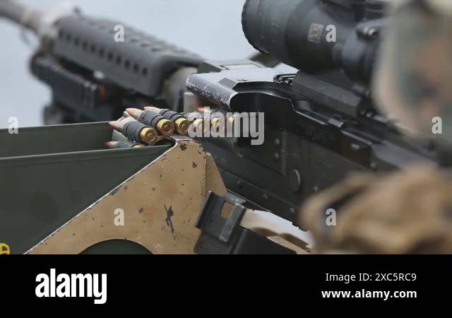 2020 US Marines fire machine guns to maintain heavy weapons proficiency ...