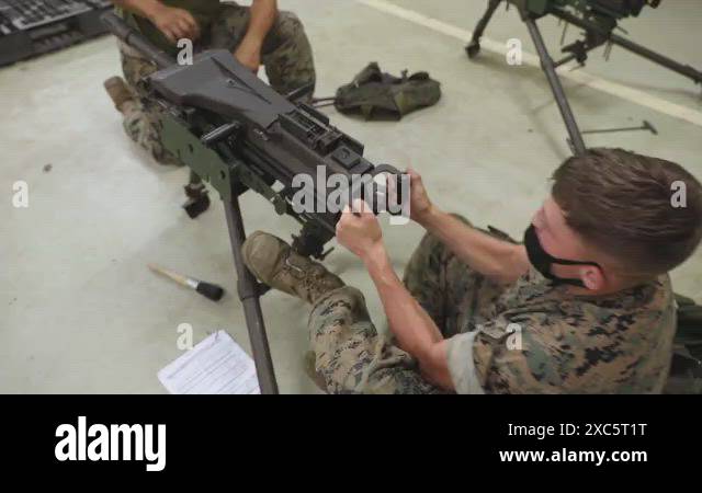 2020 US Marines with Combat Logistics Battalion 4 take a machine gun ...