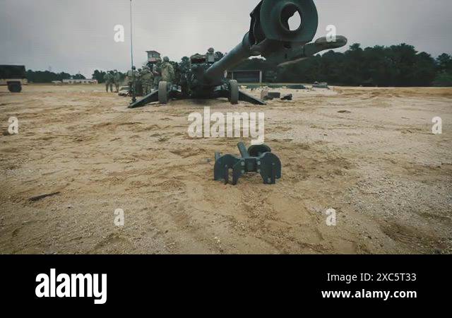 2020 New Jersey Army National Guard soldiers fire an M777 howitzer ...