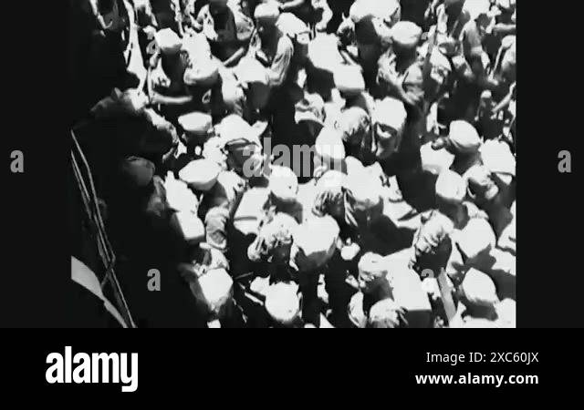 1945 - Indian paratroopers of the 50th Paratroop Regiment, await ...