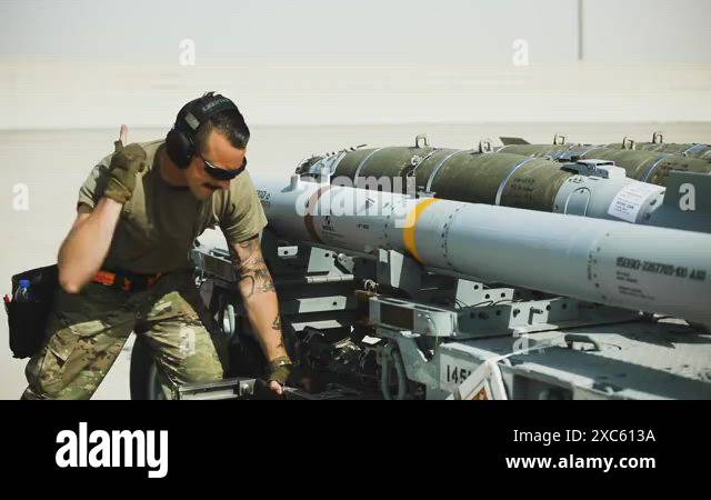 2021 332nd Air Expeditionary Wing Weapons airmen prepare to load ...