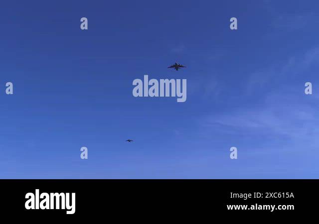 2021 82nd Airborne paratroopers, all female air drop, including air ...