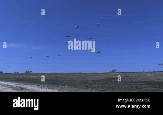 2021 82nd Airborne paratroopers, all female air drop, including air ...