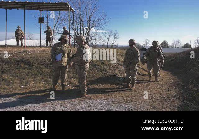 2020 U.S. Army soldiers aim, shoot pop up targets with M17 small arms ...