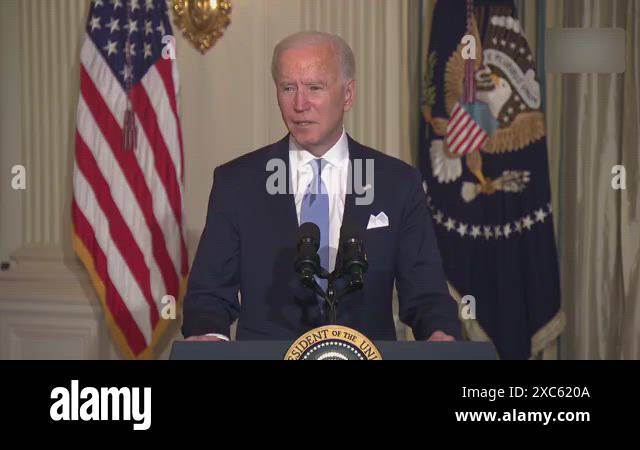 President Joe Biden delivers the oath of office to White House ...