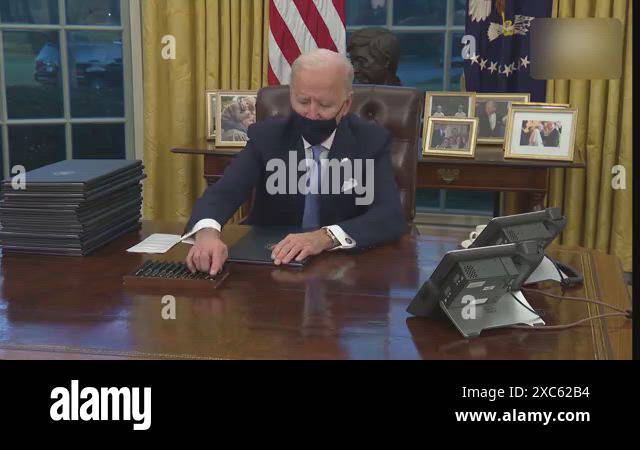 Joe biden signs Stock Videos & Footage - HD and 4K Video Clips - Alamy