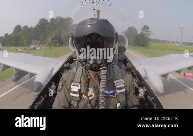 Cockpit footage of Fairchild Republic A-10 Thunderbolt II Warthog close ...