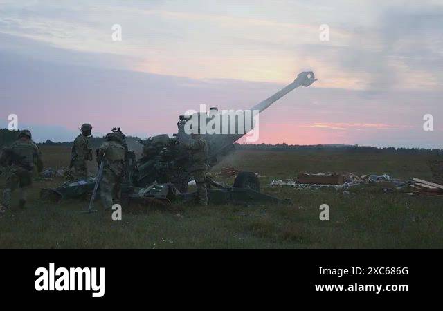 4th battalion 319th airborne field artillery regiment Stock Videos ...