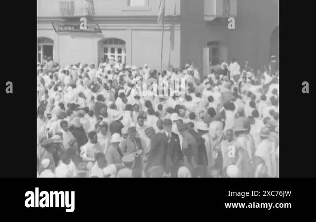 Large crowd 1930 Stock Videos & Footage - HD and 4K Video Clips - Alamy